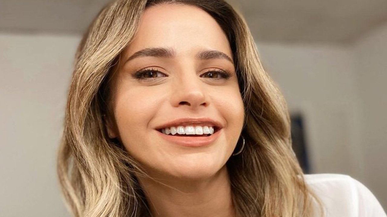 Büşra Pekin’den 'botoks' açıklaması - "Kendine Demokrat" Olmayan Haberler